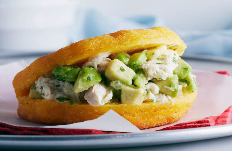 Arepas Mixtas de Pollo y Chicharrón Colombianas | Bien Sabrosas